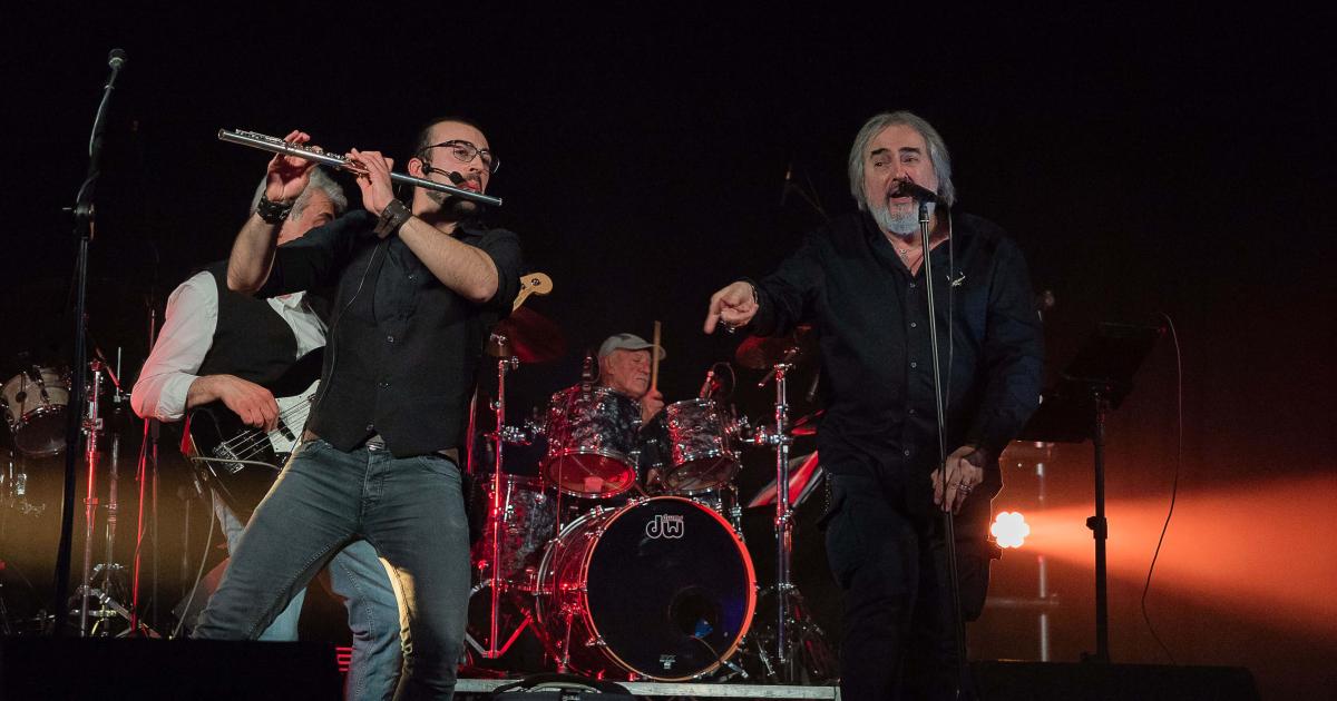 DkIT student shares international stage with music legend | DkIT